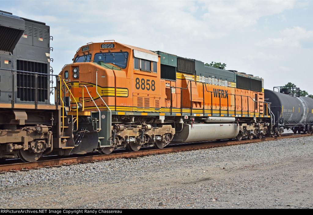 WFRX 8858 NS Train 192-09